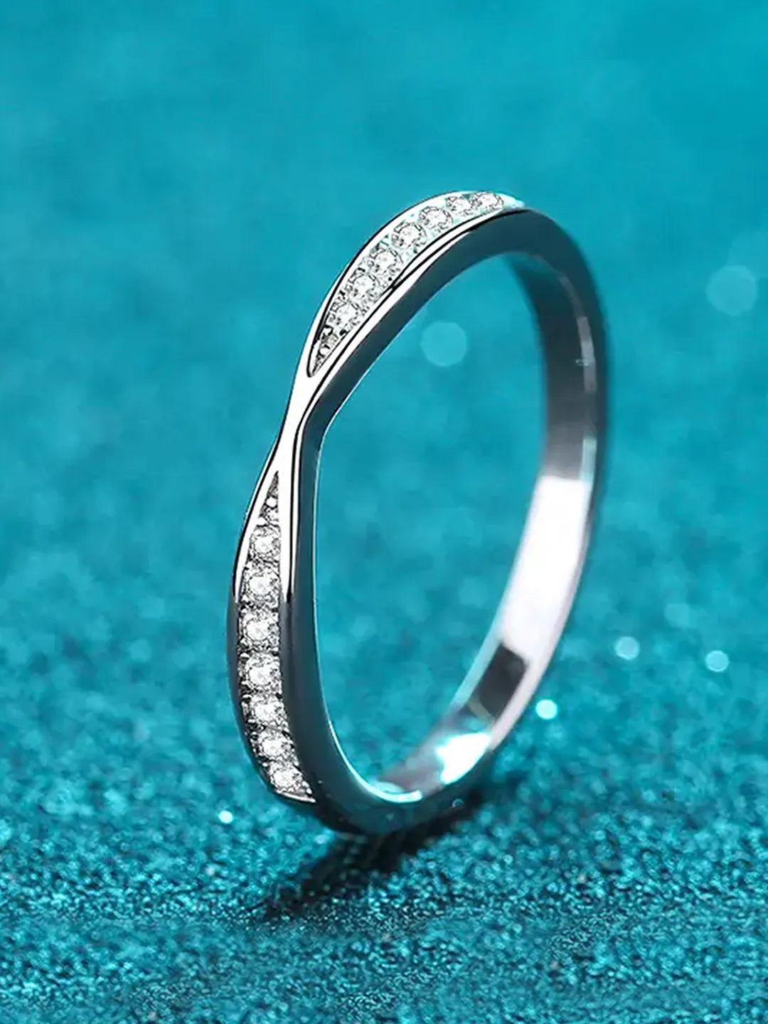 Minimal Rings with Cubic Zirconia | Peora
